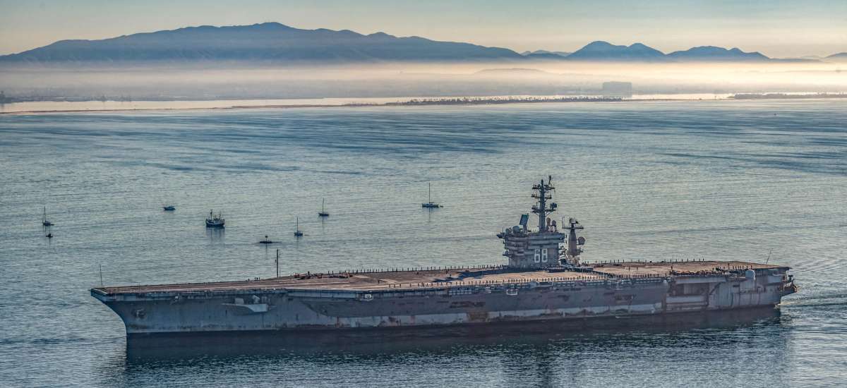 Finalement, le porte-avions américain USS Nimitz restera en service ...