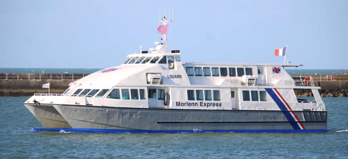 L'ancien Louarn, première des anciennes vedettes de Morlenn Express à ...