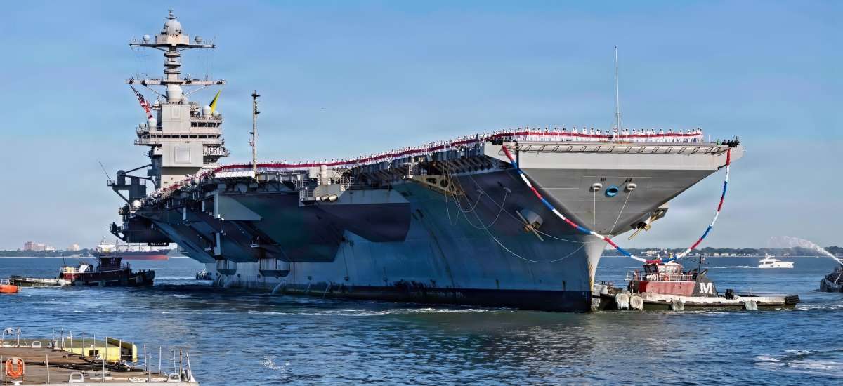 Le porte-avions USS Gerald R. Ford rentre enfin à Norfolk après un ...