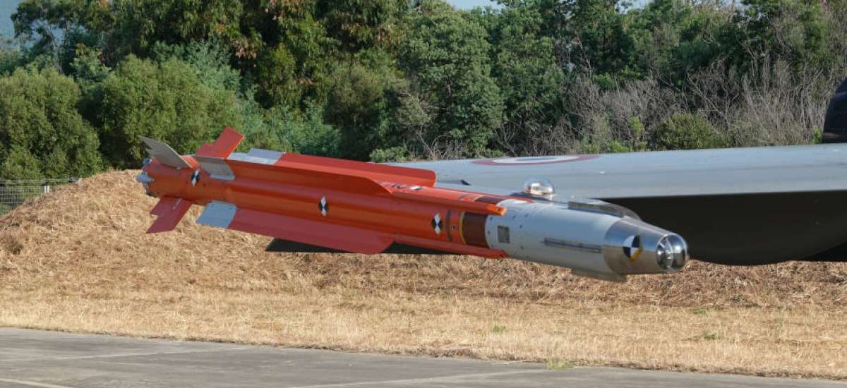 MICA NG : le Rafale effectue un premier tir du nouveau missile en vol ...