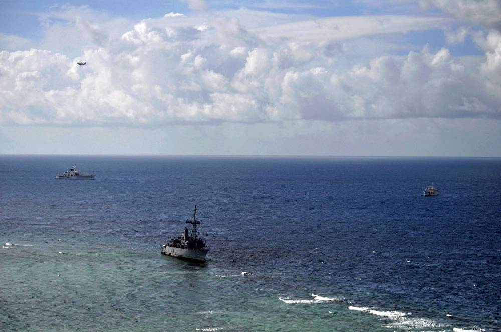L’USS Guardian toujours planté sur son récif aux Philippines | Mer et ...