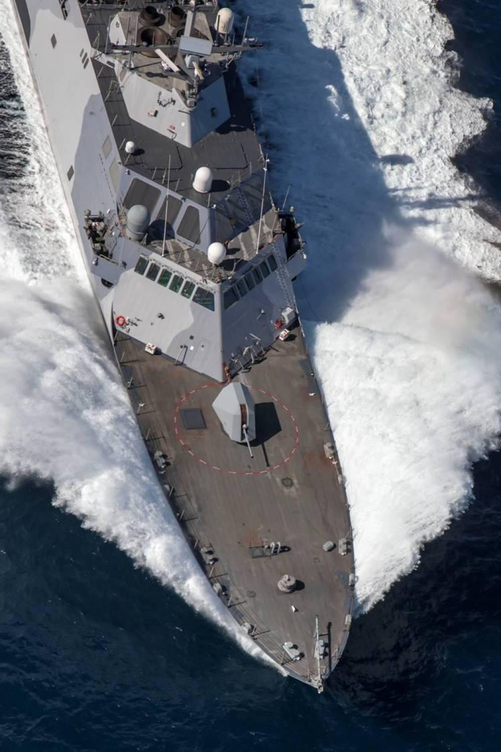 L’USS Freedom s'offre une pointe de vitesse à plus de 40 nœuds | Mer et ...