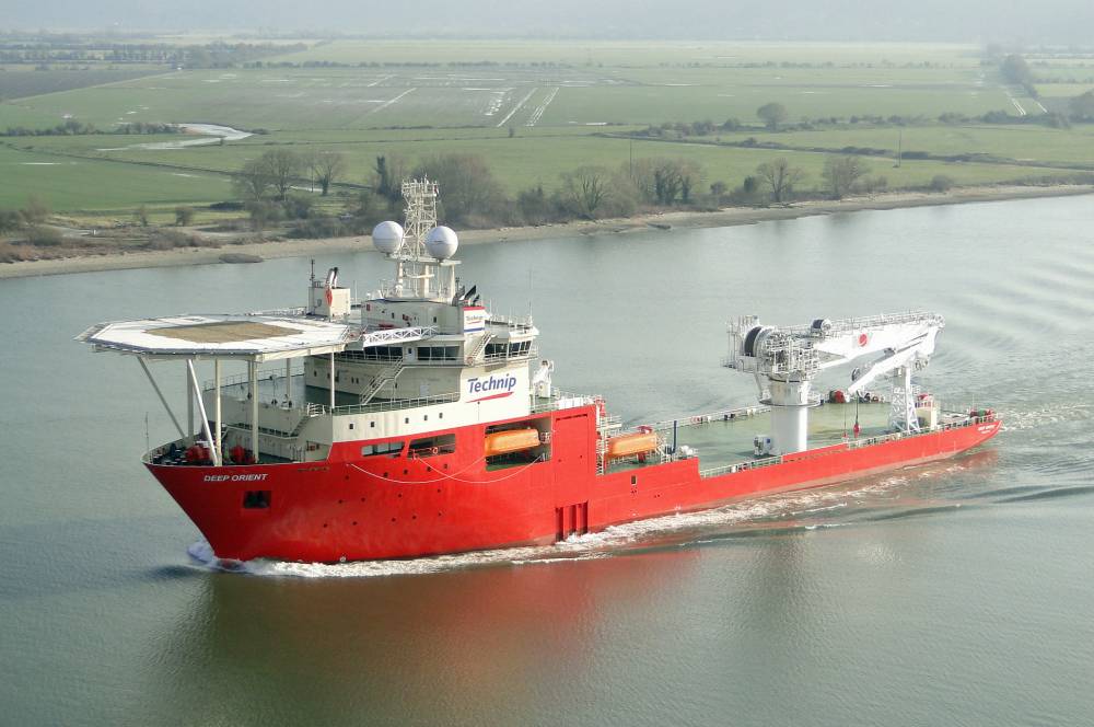 Le Deep Orient remonte la Seine | Mer et Marine