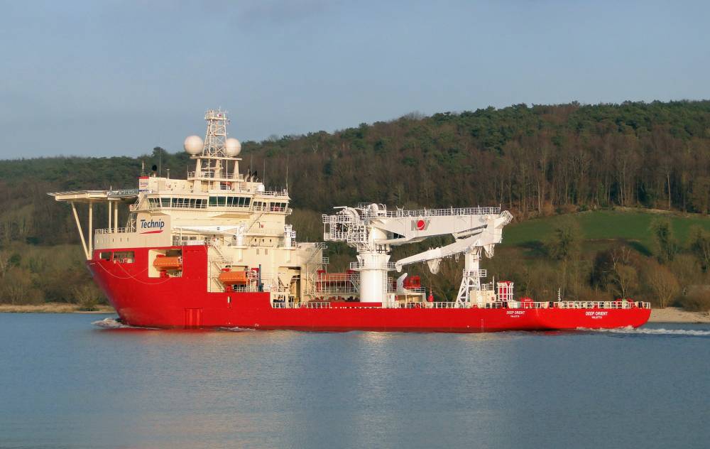 Le Deep Orient remonte la Seine | Mer et Marine