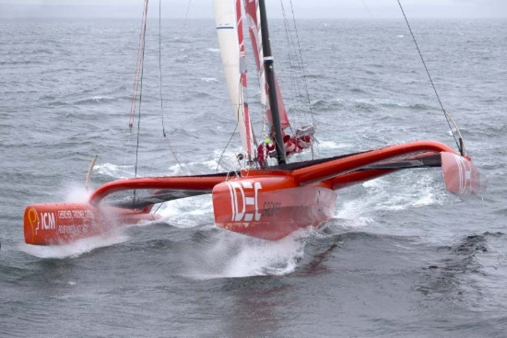 Francis Joyon pulvérise le record de traversée de l'Atlantique nord en ...