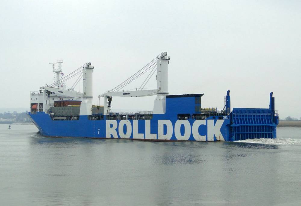 Le SNA Perle remis à flot, le Rolldock Storm arrive à Toulon pour l'embarquer | Mer et Marine