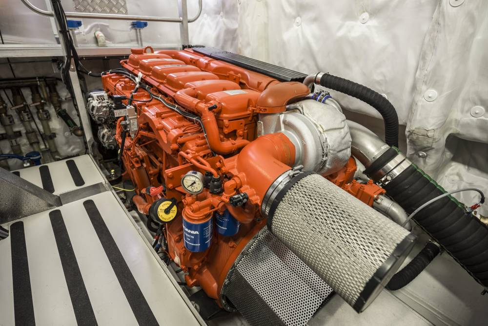 A2V: Le crew-boat ultra-rapide Clémentine passe tous les tests en mer ...