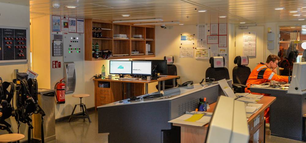 Au PC Machine d'un paquebot GNL | Mer et Marine