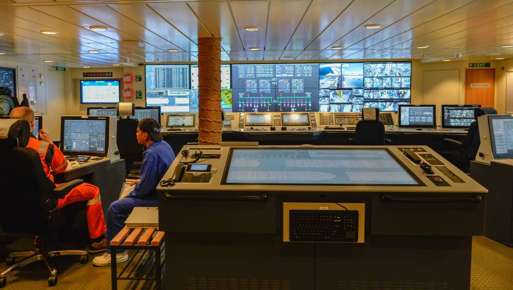 Au PC Machine d'un paquebot GNL | Mer et Marine