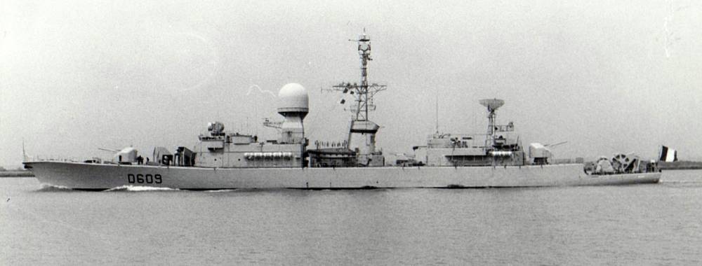 Plongée dans les archives : l'Aconit, unique frégate anti-sous-marine ...