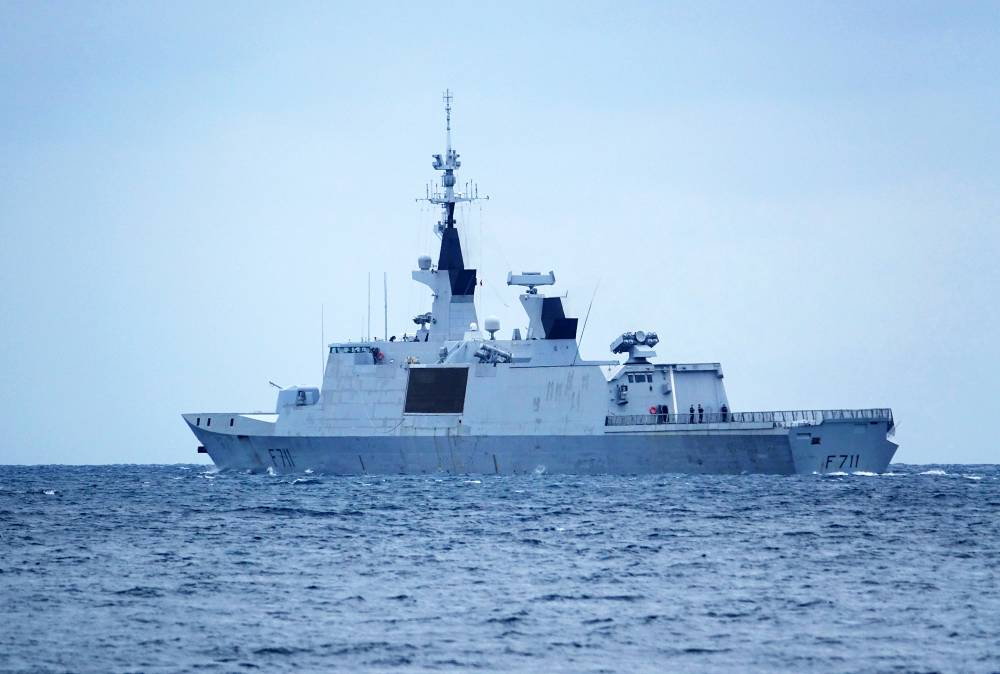 La frégate Surcouf anonymisée et équipée de systèmes Simbad | Mer et Marine