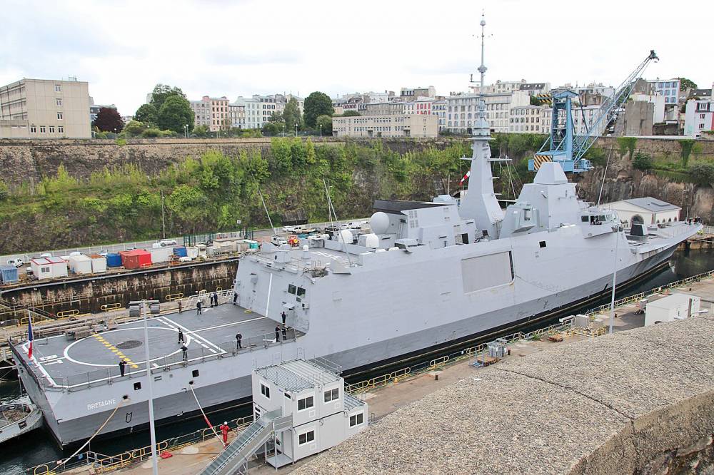 Brest : une FREMM entre pour la première fois dans le bassin 3 | Mer et ...