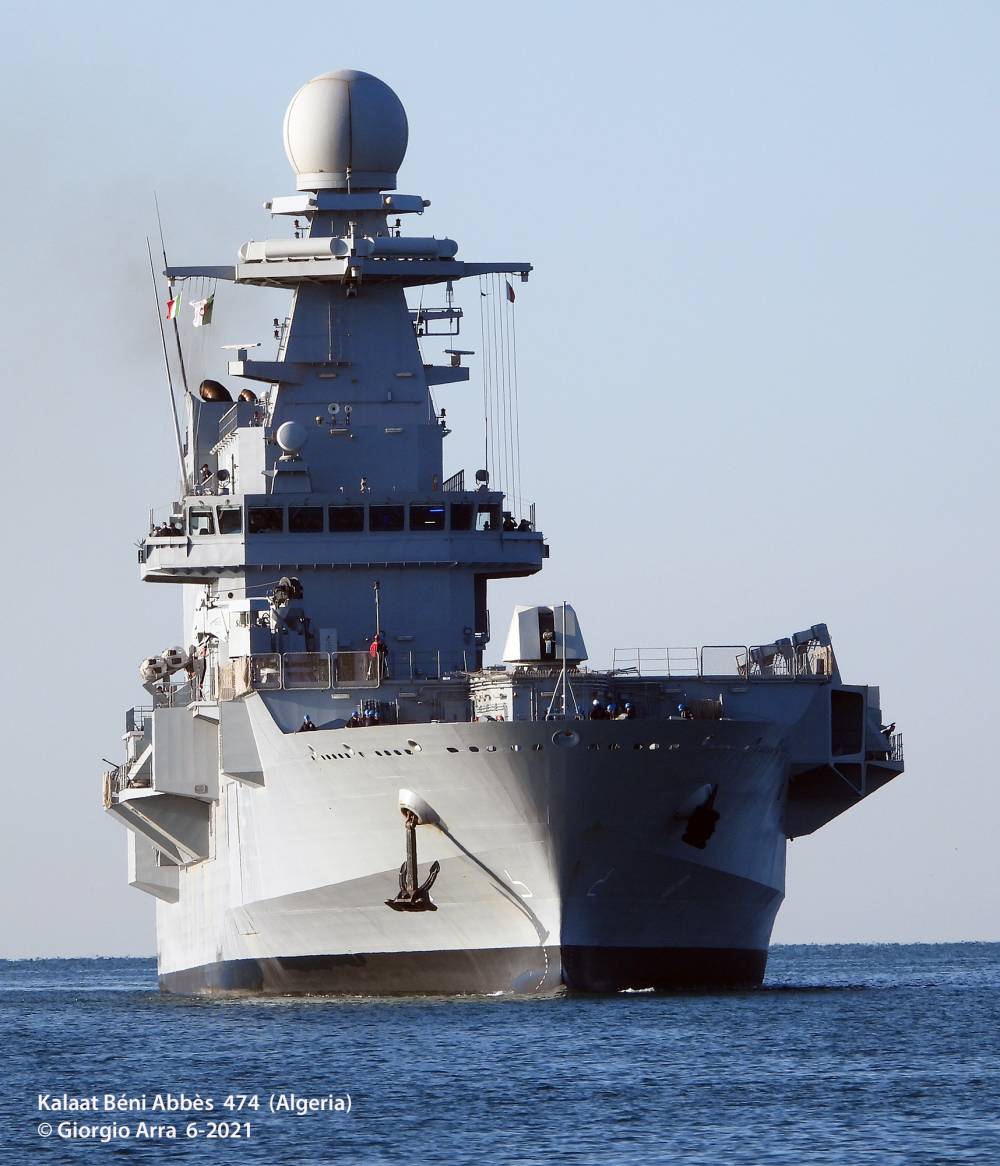 Le plus grand bâtiment de la marine algérienne de passage en Italie ...