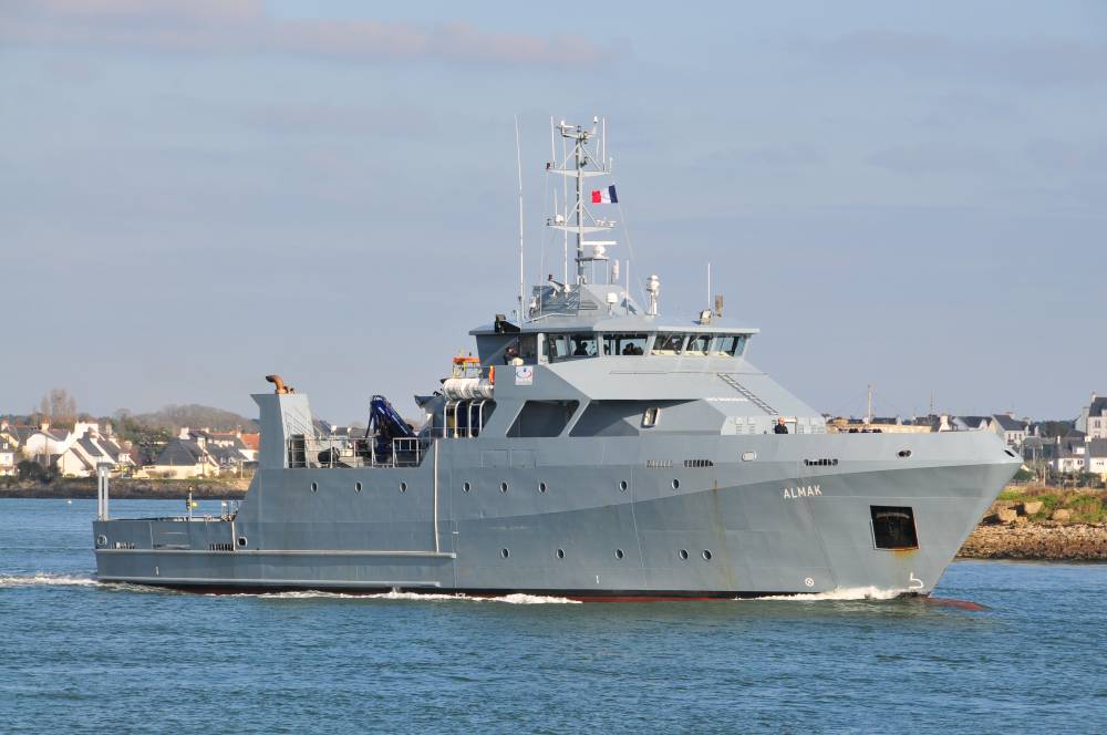 La Marine nationale va affréter un navire civil en complément de ses ...