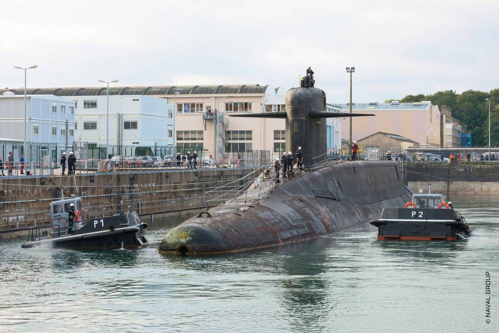 Cherbourg : les derniers pousseurs des SNLE du type Le Redoutable ...