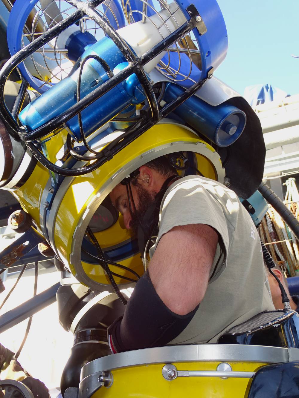 Sauvetage de sous-marins : le Newtsuit n’est plus en service dans la ...