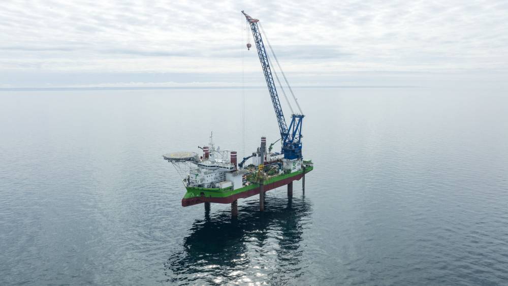 Deme : le Sea Installer change de grue | Mer et Marine