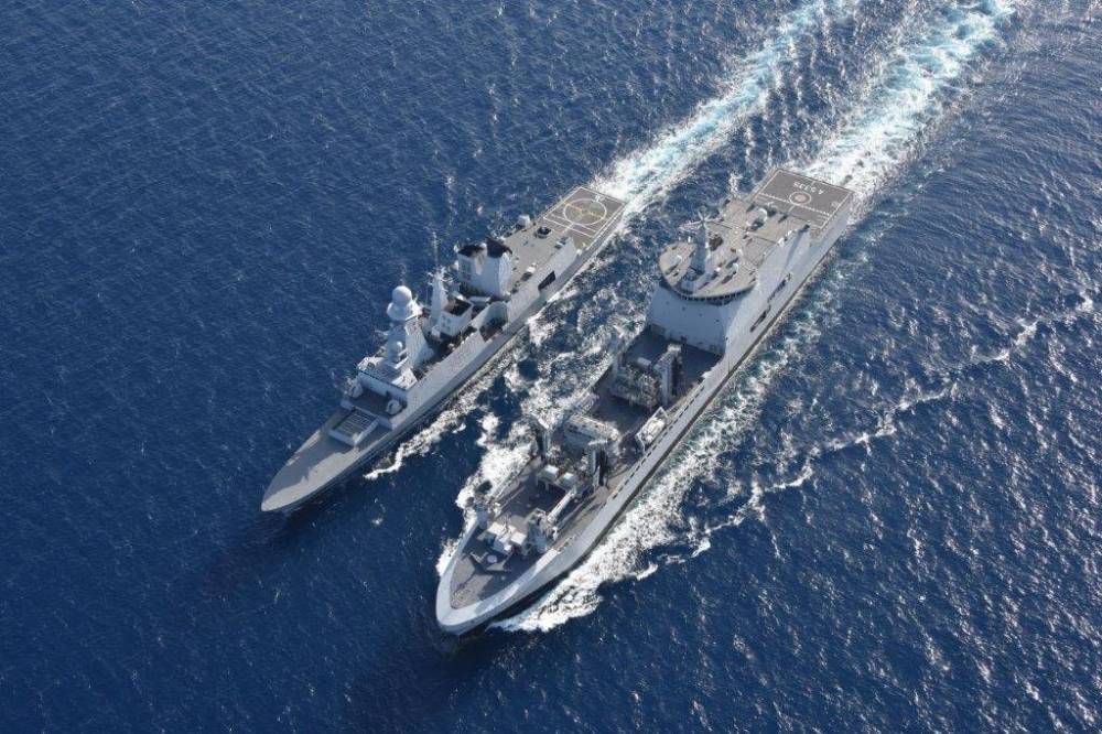 Premier ravitaillement d’une frégate française par le nouveau LSS ...