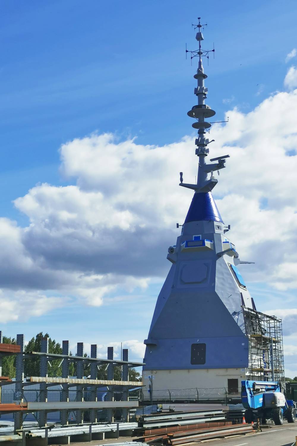 Reportage vidéo : sur le chantier des frégates de défense et d ...