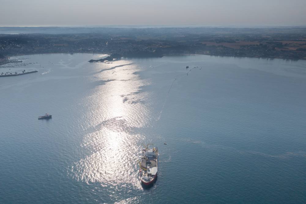 Parc éolien de Saint-Brieuc : le tirage des deux câbles d’export à l ...