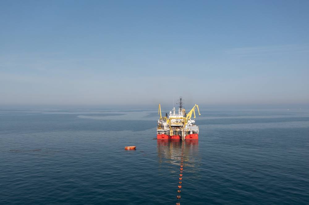 Parc éolien de Saint-Brieuc : le tirage des deux câbles d’export à l ...