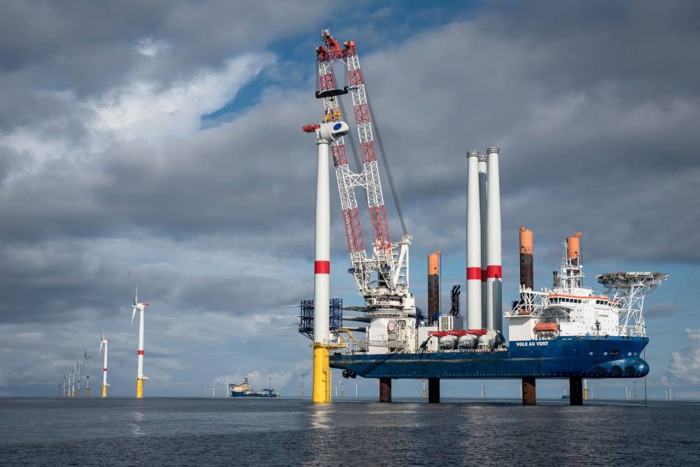 L'installation des éoliennes du parc de Saint-Nazaire est terminée ...