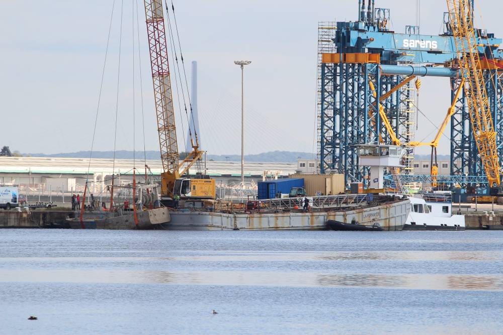 L’épave du chalutier Mylanho relevée et ramenée au Havre | Mer et Marine
