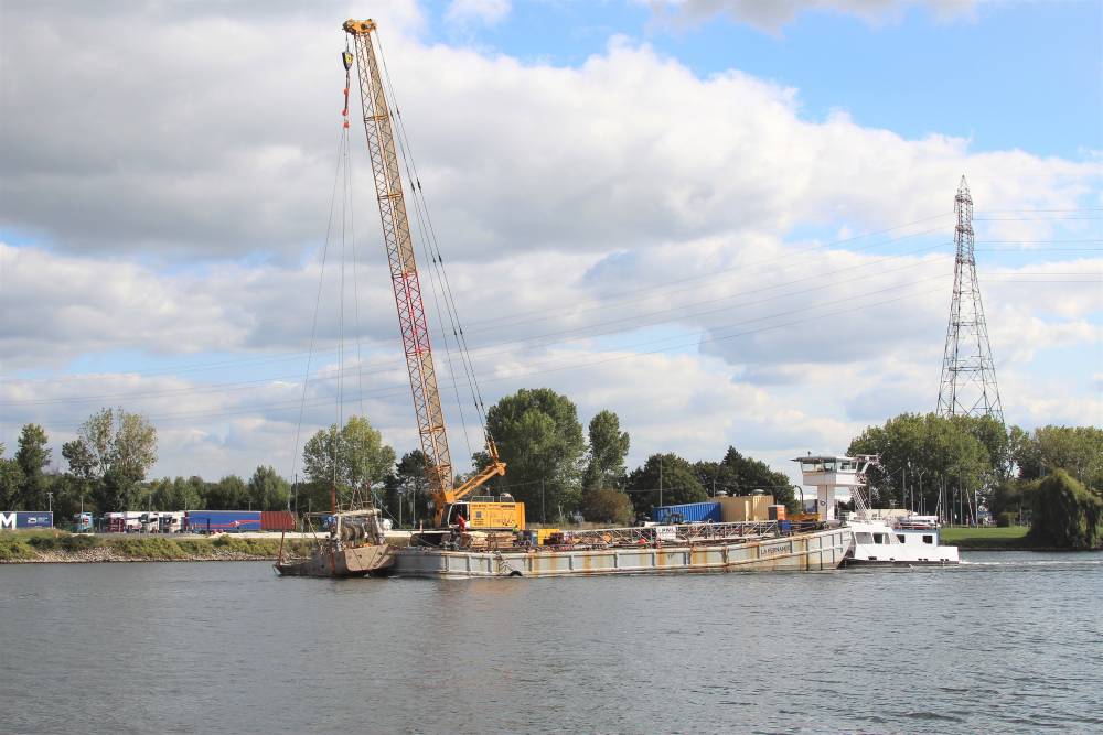 L’épave du chalutier Mylanho relevée et ramenée au Havre | Mer et Marine