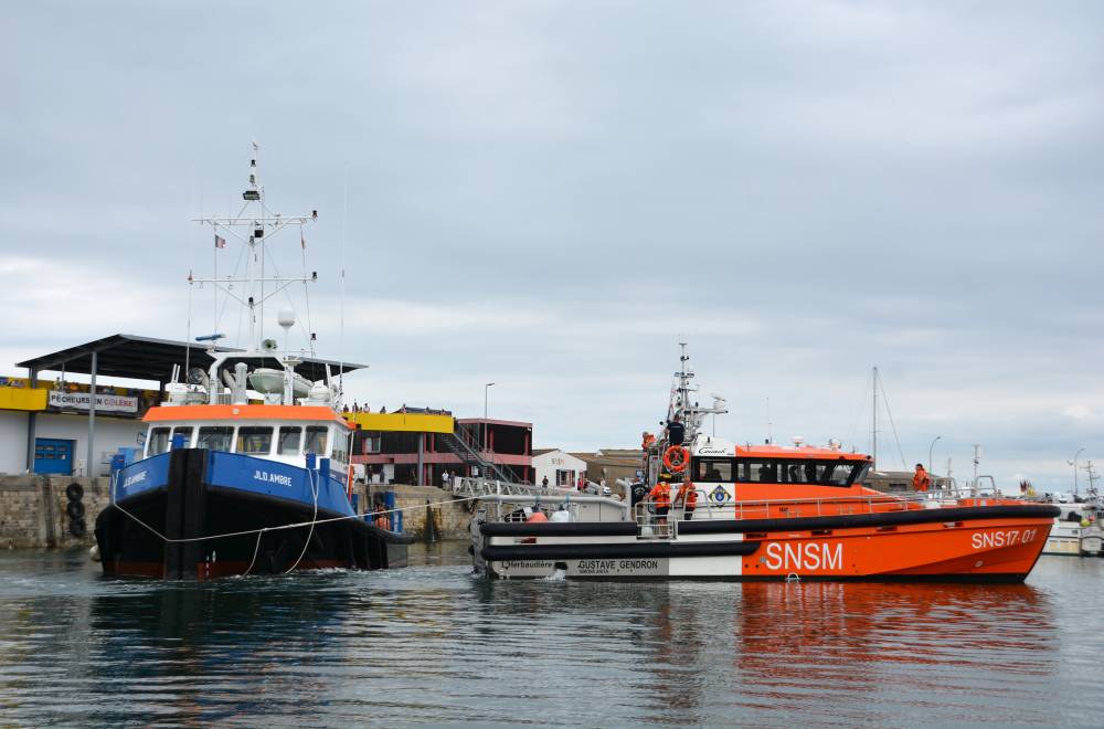 A bord du Gustave Gendron, premier des nouveaux navires de sauvetage de ...