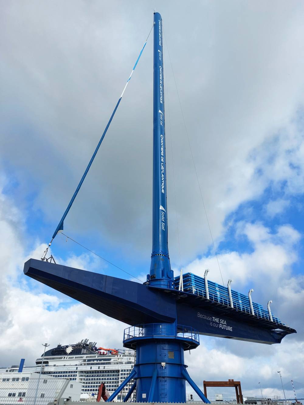 Saint-Nazaire : la voile Solid Sail prête à être déployée | Mer et Marine