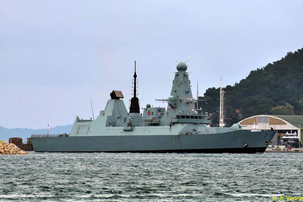 Le destroyer britannique HMS Duncan repasse par Toulon | Mer et Marine