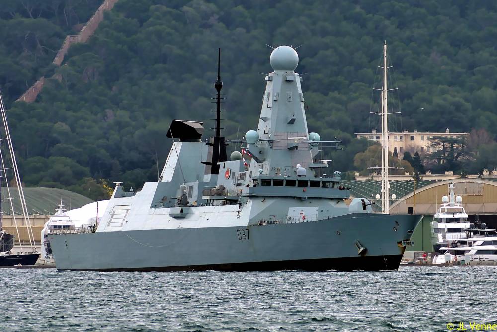 Le destroyer britannique HMS Duncan repasse par Toulon | Mer et Marine