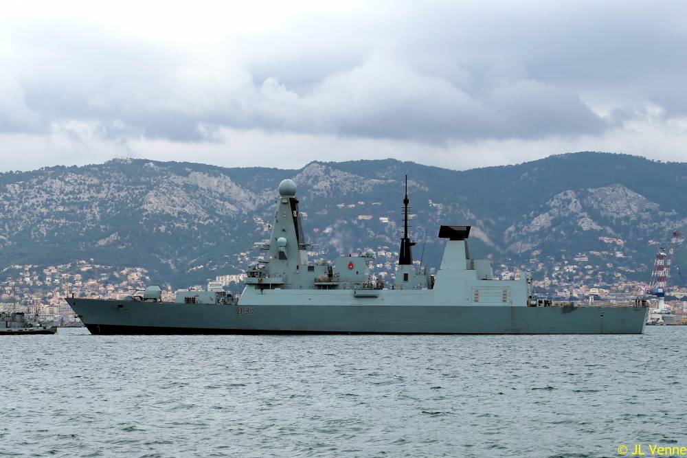 Le destroyer britannique HMS Duncan repasse par Toulon | Mer et Marine
