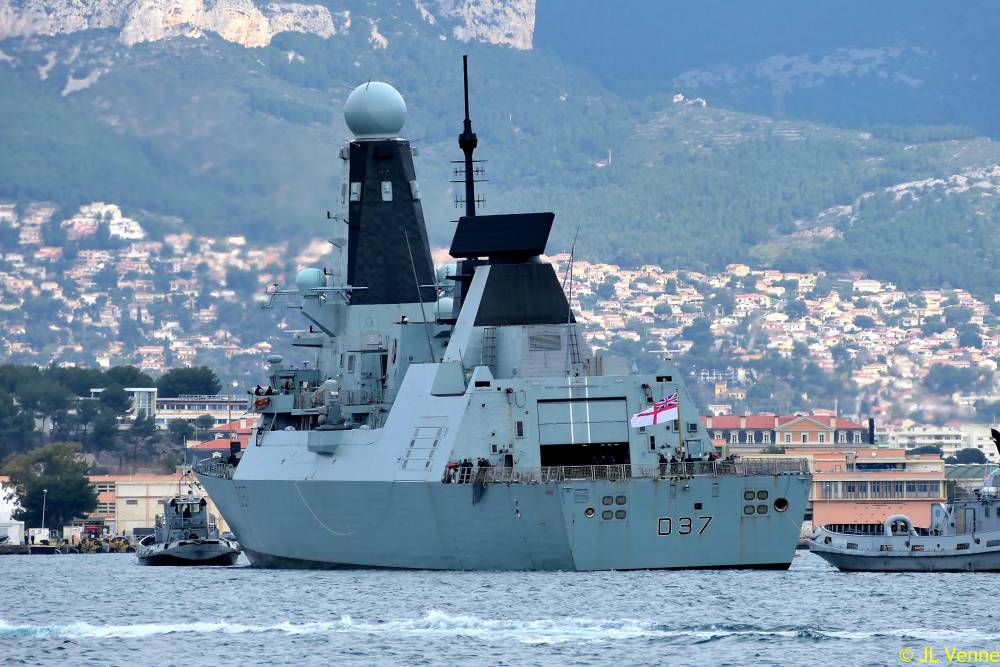 Le destroyer britannique HMS Duncan repasse par Toulon | Mer et Marine
