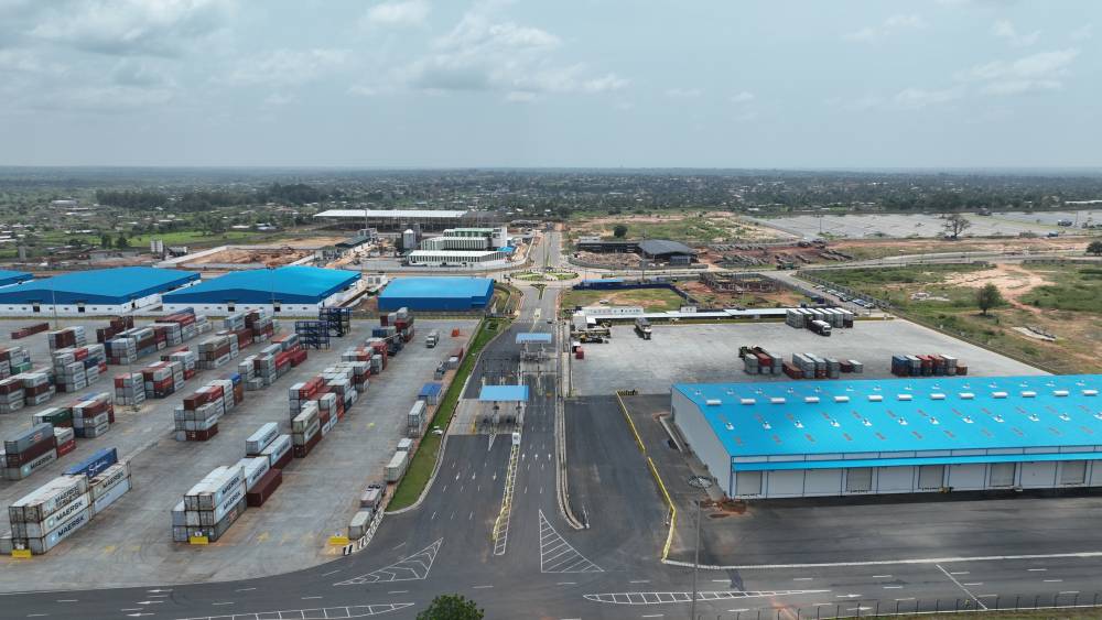 A la découverte du nouveau terminal conteneurs de Lomé, au Togo | Mer ...