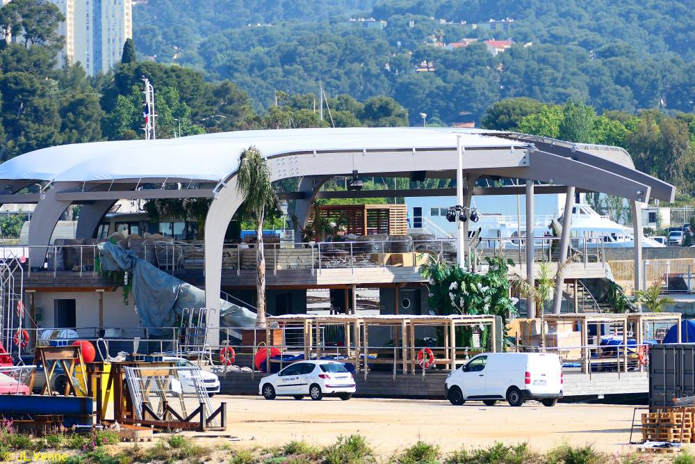 Canua Island : l’île flottante inspectée à La Seyne avant son ...