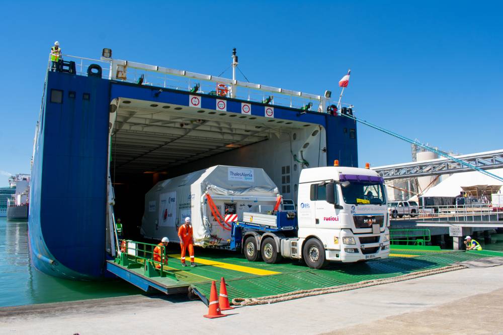 Le MN Colibri transporte le télescope spatial Euclid | Mer et Marine