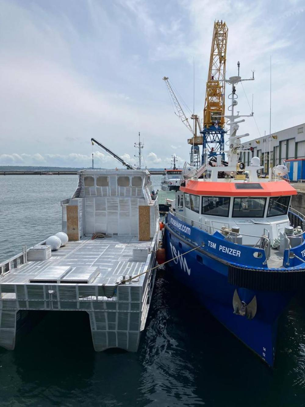 Le nouveau CTV de TSM Windcat remorqué vers les Pays-Bas pour ...