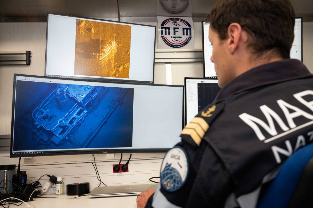 Le BSAM Garonne déploie un drone sous-marin Hugin de Kongsberg | Mer et ...