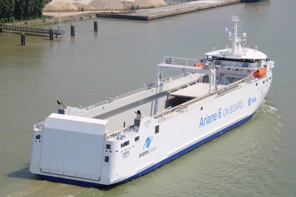 Le premier grand cargo français doté d'une propulsion vélique déploie ...