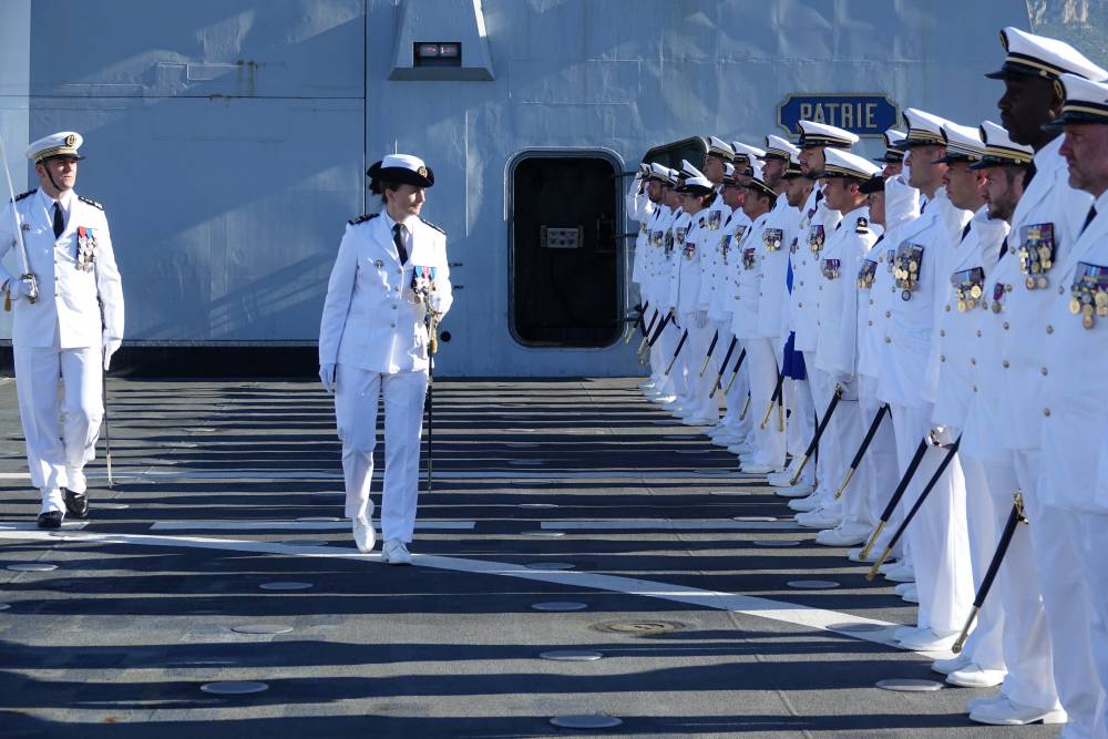 Le capitaine de vaisseau Aurélie Léouffre prend le commandement de la ...