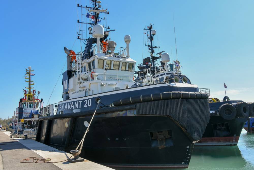 Provence Grand Large: la première éolienne flottante a quitté Fos pour ...