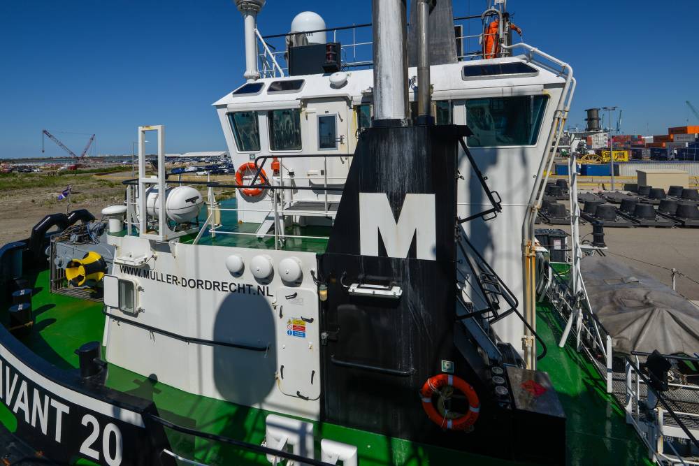 Provence Grand Large: la première éolienne flottante a quitté Fos pour ...