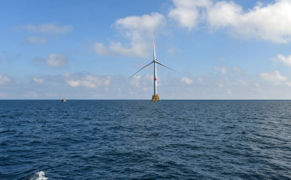 Les trois éoliennes du parc pilote Provence Grande Large sont ...
