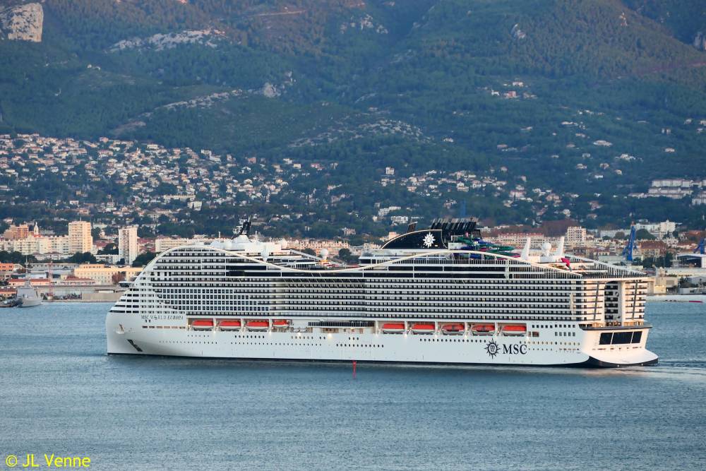 Le MSC World Europa embarque et débarque ses passagers à Toulon | Mer ...