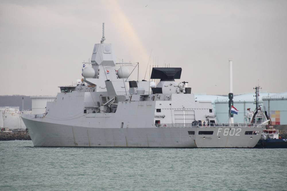 Un groupe de trois frégates belgo-néerlandaises de passage au Havre ...