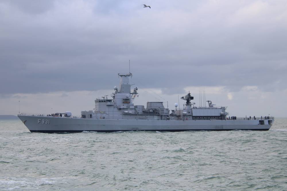 Un groupe de trois frégates belgo-néerlandaises de passage au Havre ...