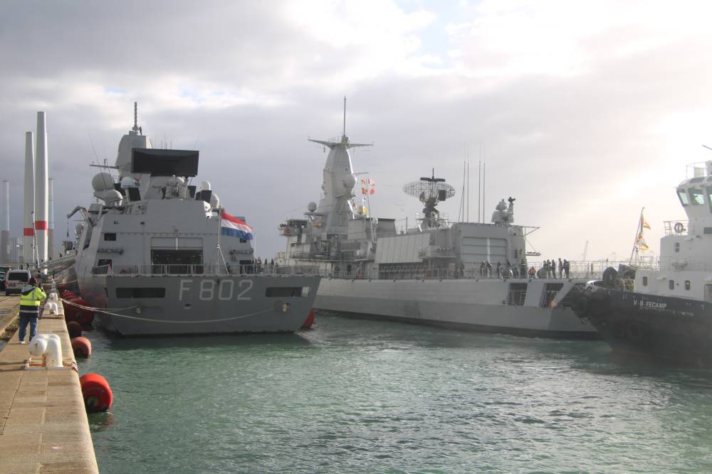 Un groupe de trois frégates belgo-néerlandaises de passage au Havre ...