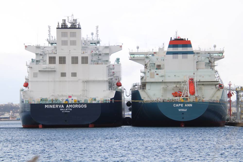 Le Havre : premier transbordement de GNL vers le FSRU Cape Ann | Mer et Marine