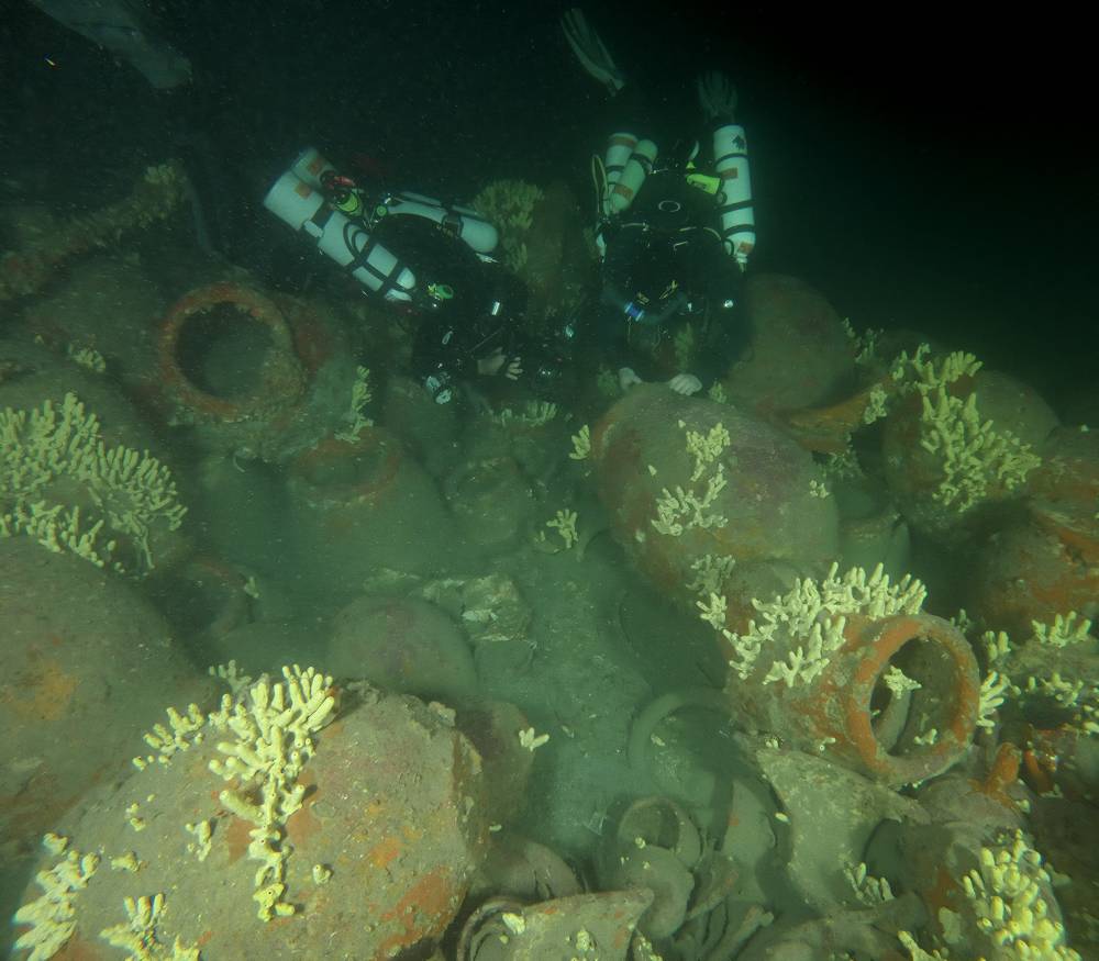 Le DRASSM mène des recherches archéologiques sur une épave au large du ...